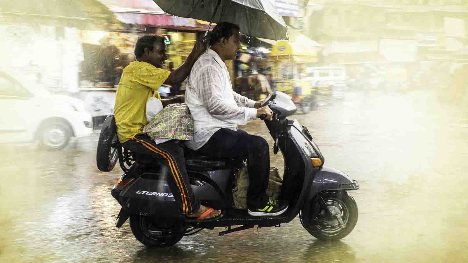 10 Tips to Make Riding in Crowded Areas Less Stressful